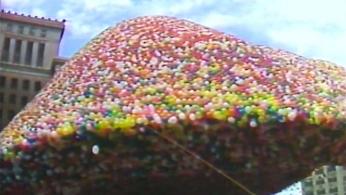 The amazing and awful outcome of releasing 1.5 million balloons into ...