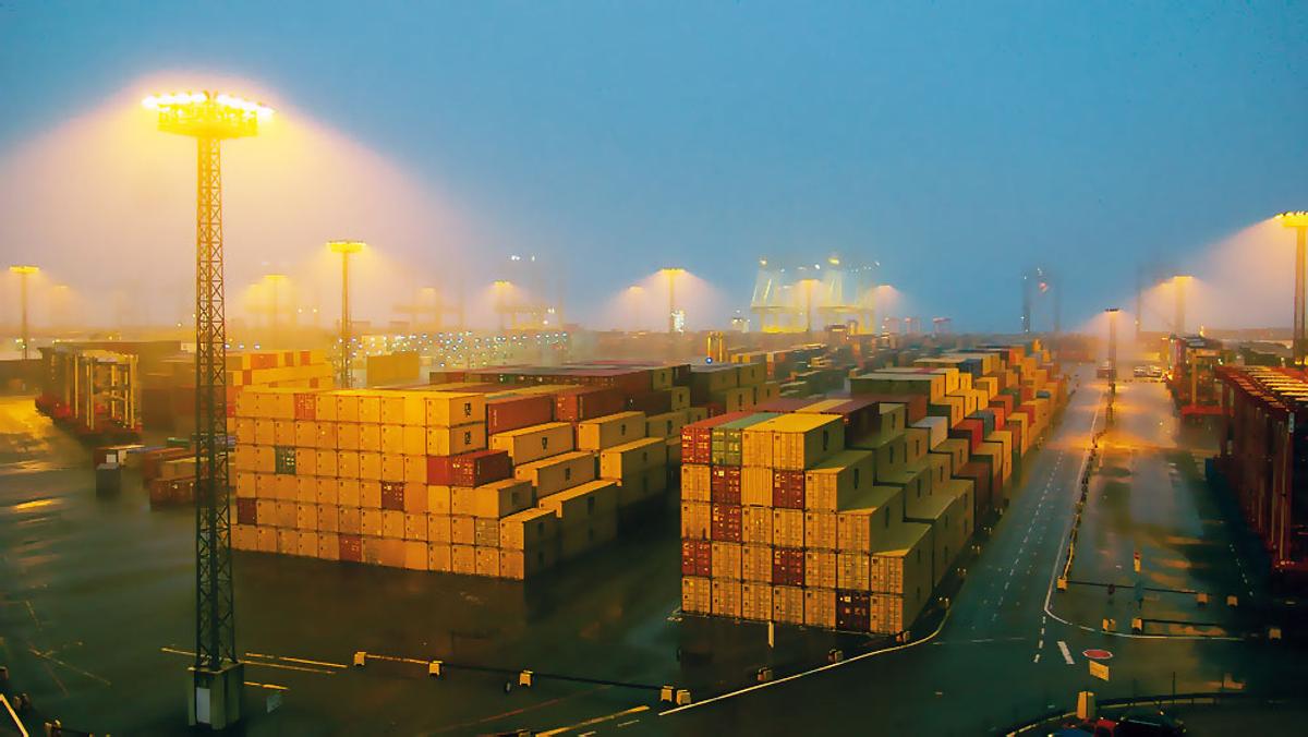 The workflow at a container terminal becomes a mesmerising mechanical ...