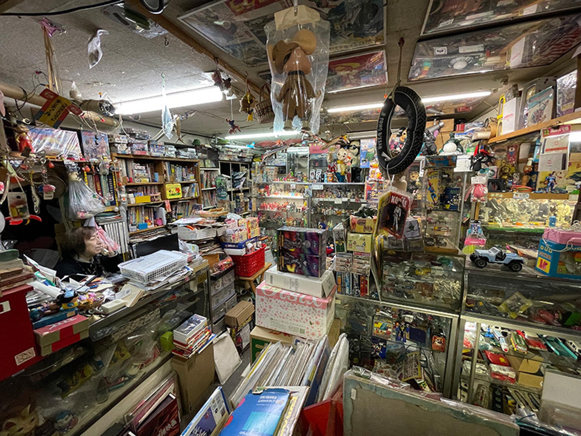 The life-changing magic of Japanese clutter | Aeon Essays